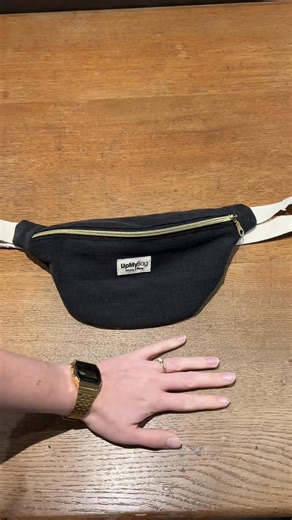 Des vêtements aux sacs en une seconde 朗 (si seulement…) Retrouvez tous ces incroyables sacs sur mon stand au marché des producteurs locaux de Wiers ce dimanche 16/11 (de 9h à 18h) 殺 #upmybag #upcycling #moderesponsable #marcheartisanal #sacbanane | Upmybag | Facebook