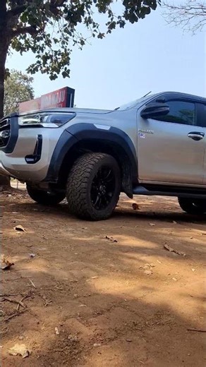 Entry silent.. impact violet.. Hilux on the road 💥🚘 #hilux #overlandcommunity #automobile #carshorts