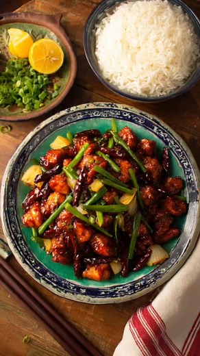 Scallion Chicken Recipe Ingredients 2-3 chicken legs, cut into bite-sized pieces 1 bunch of scallions, white and green parts separated, sliced 2 cloves of garlic, minced 1 tablespoon of ginger, minced 1 tablespoon of cornstarch Salt and pepper to taste 1 tablespoon of oyster sauce 1 tablespoon of light soy sauce 1 tablespoon of sesame oil Cooking oil. Instructions Marinate the chicken pieces with salt, pepper, cornstarch, and a little bit of oil for 15 minutes. Heat oil in a wok or large skillet