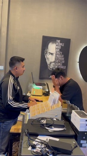 ร้านซ่อมมือถือมีแต่ที่ซ่อมจอ ไม่มีที่ซ่อมใจ🥹 #funny #ซ่อมandroid #ซ่อมiphone