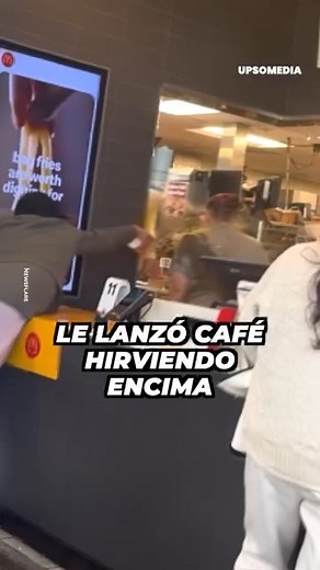 2.5M views · 40K reactions | Compró un desayuno en McDonald’s dos minutos después del horario permitido y eso desató el caos. Le dijeron que no podían prepararlo, pero que le devolverían el dinero en 48 horas… con eso la mujer enfureció al punto de lanzarle un café caliente a la vendedora… El video se hizo viral en minutos. | Upsocl Video | Facebook
