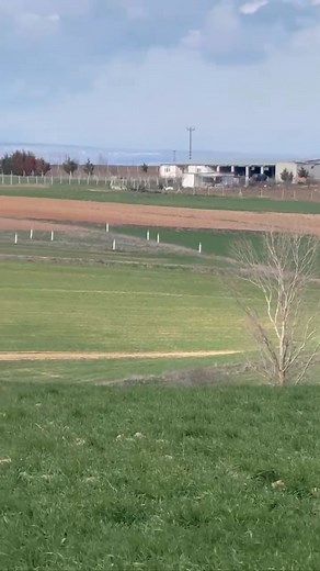 173 reactions · 11 comments | 0539 463 44 44 Tekirdağ Saray Göçerler 250 m² arsa, ana yola cephe  Fiyat: 400.000 TL  Yarı peşin-Yarı taksit imkânı ✅ ⚡ Elektrik,su,altyapı hazır! Okul,çarşı,market yürüme mesafesinde İmara Sıfır !!  TEM Avrupa Otoyolu bağlantısına sadece 3 km!  Hızlı Tren Durağına Çok Yakın Mesafede  Araç takası mevcut!  ⏳ Fırsatı kaçırmayın, yerinizi ayırtın! | Güven Toprak Arsa Ofisi | Facebook