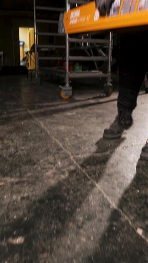 The BORA Speedhorse XT isn’t just another sawhorse — it’s a jobsite powerhouse built for pros who move fast and work smart. 💪 ✅ Adjustable height (762 mm–914 mm) – Set your ideal working level with ease. ✅ 680 kg load capacity – Built to handle the toughest tasks. ✅ Non-slip top & pre-drilled holes – Keep materials steady for clean, accurate cuts. ✅ End slots for 2x4s – Turn it into a solid worktable in seconds. ✅ Compact folding design – Packs down fast for easy transport and storage. Upgrade 