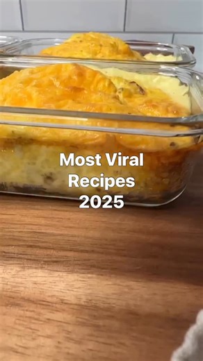 This breakfast is one of my go-to meal preps when I want something easy, filling, and actually delicious. It makes four servings, holds up great in the fridge, and fits fat-loss goals without feeling like “diet food”: • 250 calories • 33g protein • 16g carbs • 6g fat Simple ingredients. Minimal effort. High-protein mornings handled for the week. 🙌 And yes — the potato ham egg bake recipe is yours. Comment “HAM” and I’ll send it straight to your DMs. (Just make sure you’re following so it delive