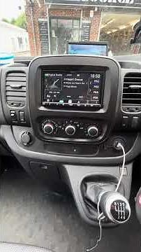 Flush Fit Renault Trafic Goes Wireless CarPlay, Android Auto KENWOOD DMX8021DABS