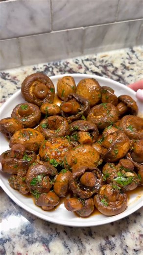 Everyday Easy Eats on Instagram: "Soy Sauce Roasted Mushrooms 🔥 Crispy on the outside, juicy on the inside 🍄🔥 These soy sauce roasted mushrooms are quick, easy, and full of flavor. Perfect side dish or snack — you’ll want to make them again and again! Ingredients: • Mushrooms - 1.1 lb • Salt - 1/4 tsp • Black pepper, paprika, Italian herbs - 1/4 tsp each (to taste) • Vegetable oil - 2 tbsp Dressing: • Fresh dill, finely chopped • Fresh parsley, finely chopped • Garlic - 3 cloves, minced • Soy