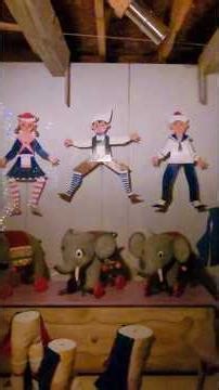 Vintage Christmas animatronic display #christmas #animatronic