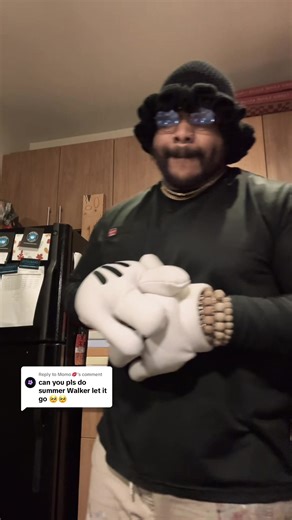 Replying to @Momo💋 an underrated gem 🤎 #fypp #gloves #realrnb #summerwalker #letitgo