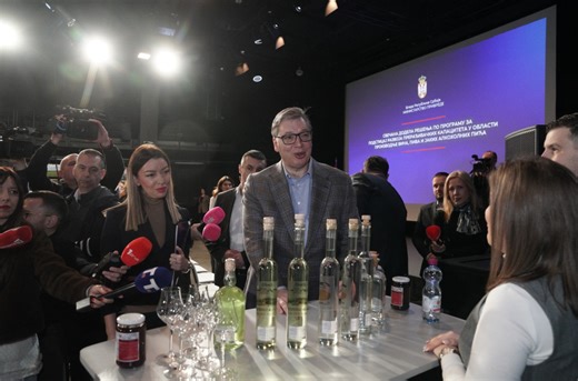 "China is the perfect opportunity"; Vučić at ceremony for handing out incentive grants for beverage production