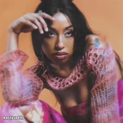 she wants my hundred dollar bills!!!!!!!!!! god bless marina & her music because they’re geninuely amazing @Wyatt i got back to work & finally posted the marina edit. are you happy now…….. ;-; #vadavada #3l3d3p #music #edit #fyp