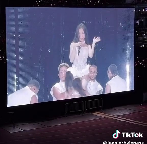 Ruby Jennie Pink TikTok'ta