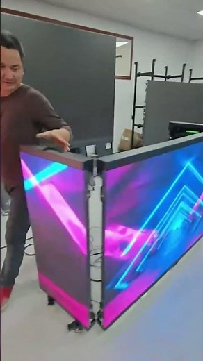 5 high-performance LED panels – hinge-integrated for multi-form configurations