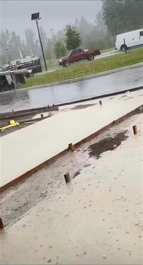 THEY LOST THIS CONCRETE SLAB💯#concrete #woodenbullfloat #... #spinscreed | Westcoastcustomconcrete