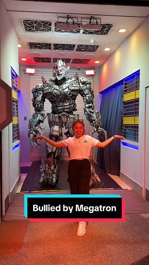 Megatron Bullies at Universal Studio Singapore | Transformers Experience