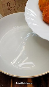 The perfect weekend snack 😋 Ingredients and steps: 4 medium sized boiled potatoes 1 cup boiled shredded chicken 3 green onions Half cup chopped coriander/cilantro Half chopped pepper /capsicum 1 cup mozzarella cheese 1 tsp salt 1 tsp black pepper 1 tsp garlic granules 1 tsp white pepper 1 tbsp cornflour/cornstarch 1 tsp italian seasoning Golden breadcrumbs or any breadcrumbs.Beaten eggs.Make potato balls. Coat them. Deep fry or air fry and enjoy! @chefwithpalette #friedfood #potato #cheese #chi