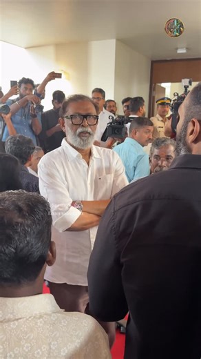 Spring Life Entertainment on Instagram: "അതിരാവിലെ ശ്രീനിവാസൻ ചേട്ടനെ കാണാൻ എത്തിയ ലാൽ സാർ കുടുംബവും#trending #instagram #viral #malayalamcinema #actor"