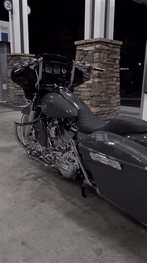 Factory 47 on Instagram: "Complete West Coast style 🔥 This Street Glide features Factory 47 Assault 14” handlebars, Shield front Highway bar, and Anarchy rear bag guards — all finished in our show-quality chrome 💎 Built and filmed by the one and only @longbeachcustombaggers #Factory47 #LongBeachCustomBaggers #HarleyDavidson #StreetGlide #WestCoastStyle #AmericanMade #CustomBaggers #HarleyLife #chromelife"