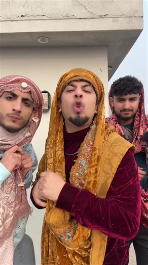 Tag your frnd shahbaz 😂😂😂 kanjoos #sidmrrapper #foryou #foryoupage #comdey