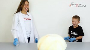 Giocare a fare gli scienziati è super divertente! In questo video puoi scoprire 4 incredibili esperimenti da poter realizzare in tutta sicurezza insieme ai bambini! E per scoprirne molti altri, c'è la Notte Europea dei Ricercatori #BEES Di Frascati Scienza ----> https://bit.ly/2lbrwiU | Creativo