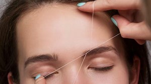 थ्रेडिंग के बाद उठ जाते हैं दाने? इन 5 टिप्स को आजमाएं