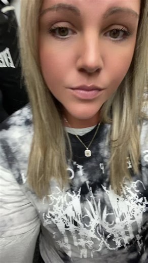 #selfiequeen👑 #livingmybestlife #nofucksgivin #sleeptoken #season2