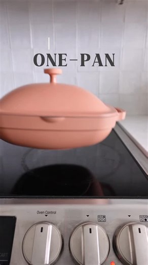 1.1K views | Say hello to the One-Pan  The cookware style everyone’s obsessed with (and we just had to bring it in). Bonus: it’s not only super affordable, but right now it’s 40% off—yep, really.  Why you’ll love it ✨ Friends with all cooktops (flexibility at its finest) ✨ PFOA-free with a 2-layer non-stick coating ✨ Made with die cast aluminum for quick & even cooking ✨ SUPER lightweight #kitchenstuffplus #onepan #allinonepan | Kitchen Stuff Plus | Facebook