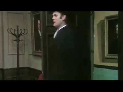 Monty Python - Silly Walk