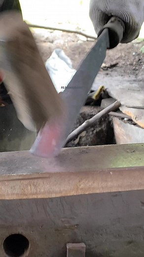 techniques, styles and forging characteristics of a traditional blacksmith craftsman #blacksmith #ForgingSteel #fblifestyle #blacksmithlife #fypreels | Bujang Kedat