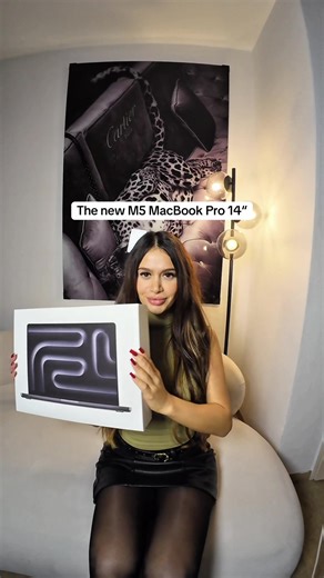 Unboxing the brand new M5 MacBook Pro 14“ It’s an absolute powerhouse! The speed on this thing is ridiculous! ! also can’t wait to show you a ton of hacks, tips and tricks I’ve got planned now with macOS Tahoe bringing the Shortcuts app to Mac, there are so many new life hacks to share! #apple #unboxing #m5macbookpro #macbookpro #CapCut
