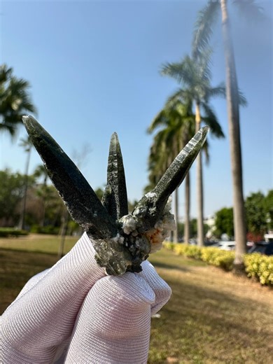 Chlorite Quartz Cluster: Rare Prasem Crystal From Ganesh Himal, Nepal,healing Crystal-6.9g - Etsy