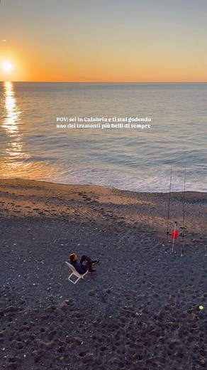POV: sei in Calabria e ti stai godendo uno dei tramonti più belli di sempre 🧡🇮🇹 Solo la Calabria regala queste emozioni 🫶🏻 #visitdiamante #diamante #calabria #calabriadamare #cirella #isoladicirella #adhoctravel #holiday #vacanze #mare #sun #rivieradeicedri #italy #amore #italia #suditalia #sud #south #sea #isoladino #adhoctravelexperience #ciaoamore #sannicolaarcella | adhoctravelexperience.it