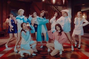 TWICE's "TT" Becomes Their 1st MV To Reach 450 Million Views | Soompi