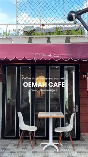 Oemah Cafe cocok banget buat yang nyari cafe & bakery di Dieng buat nongkrong di tengah udara dingin. Tiap sudutnya estetik dan homey banget bikin betah lama lama di sini🤎 #cafedieng #rekomendasicafedieng #OemahCafe #cafewonosobo #cafeandbakery