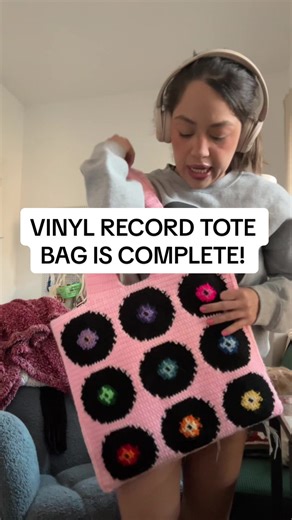 The tapestry pattern and tote bag tutorial will be available on my Etsy tonight. Link in bio. #tapestrycrochet #crochet #crochettotebag #totebag #vinylrecords
