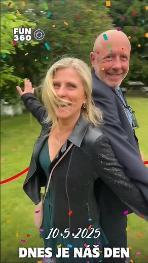 FUN 360 Degree Photo Booth Circle Camera Platform - Me and My Wife on Our Best Friends Wedding Party