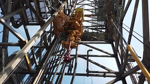 Top Drive System (TDS) Spinning for Oil Drilling Rig - Oilfield Industry
