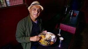 Simple yet tasty village fare cooked over an ancient wood-fired stove and served with kindness, is what brings people to this eatery on the outskirts of Sakleshpur that doesn't feel the need to advertise its presence with a signboard. CATCH THE COMPLETE EPISODE AT https://youtu.be/aMSwIPEQ-6A Click on the link for details, address and google maps coordinates. #akkirotihotel #anemahal #sakleshpur #karnataka #gourmetontheroad Kripal Amanna #foodloverstv #foodloversindia #truthinfood | Food Lovers