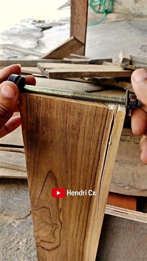Fastening split wood with bolts. #woodworking #tipspraktis #tutorial #tips