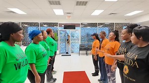 we love a happy pretty client 💕 💛 #knotlessboxbraids #smallknotlessbraids #houstonbraids #houstonbraider | Jalia walda