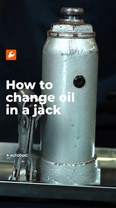 How to change oil in a jack ↘️✔️ Check oil levels and top up if needed.✔️ Bleed the air by pumping with the valve open.✔️ Inspect for leaks and tighten any loose parts.#mechanic #lifehack #carparts | autodoc.eu