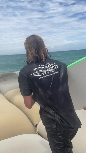 No fin’s and no problems 🏄‍♂️#fyp #surfing #fins #foryoupage