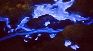 Kawah Ijen: Vulkan koji izbacuje plavu lavu