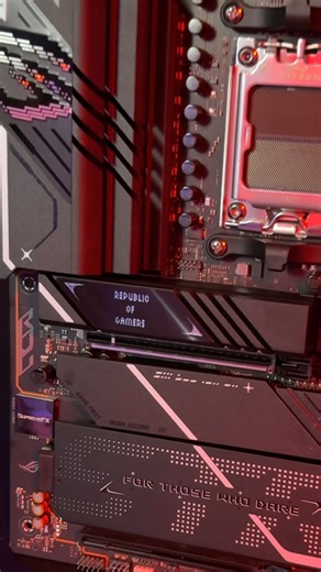 Just one click. That’s it. 👇​ ASUS M.2 Q-Release and Q-Latch enable breezy SSD installation on this #ROG Strix X870E-H motherboard!​ 🔧 No tools.​ 🪛 No screws.​ 😌 No stress. ​ Discover more👉 https://rog.gg/strix-x870e-h​ #X870E #BuiltForGamers | ASUS Republic of Gamers