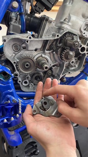 Let’s install the new shift guide into the Yz125 engine! 😏🔥 A little tedious, but at least this way | Darzrt