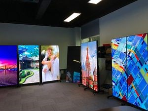 [Hot Item] Digital SMD Full Color New Generation P2.5 Indoor LED Poster Display (LPoster-2.5)