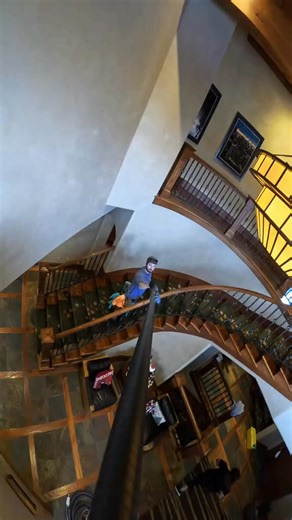 Do it yourself. Easy  #diywindowcleaning #cleaninghacksforyou #diy #cleaninghacks #bringyourladder | Tyreek Eddy | Facebook