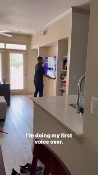 Tired of your TV not turning enough? 👀 Get a full-motion mount with long extension for 180° viewing