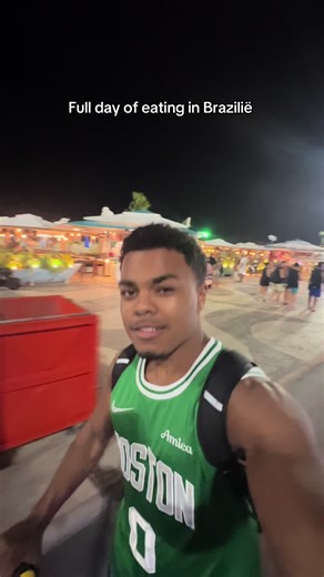 Op een of andere manier toch locked in met me eten terwijl de verleidingen hier wel groot zijn met allemaal lekkere streetfood etc Code Quinten @SYNCE #gym #fy #fyp #food