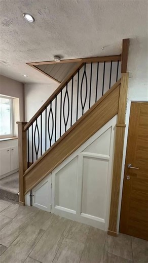 ⭕ Stand out with oval spindles! Oval spindles are one of the most unique staircase design options available, and they instantly create a bold, eye-catching feature. Unlike standard straight or square spindles, the soft curves of oval designs add elegance and sophistication to your staircase, while still feeling modern and stylish. Paired with other shapes like straight black iron spindles, they bring depth and individuality to your home that few others will have. 📞 0161 477 8077 ✉️ office@stair