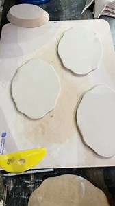 70K views · 928 reactions | Learn how to make pressed plates from clay slabs with our step by step classes on ClayShare! Here I am using my Netta rim template and a 5x7 oval GR Pottery Form to make these cute little plates. These will be glazed with my new Wildflower celadons and have my Honey Bee design! | Clayshare | Facebook